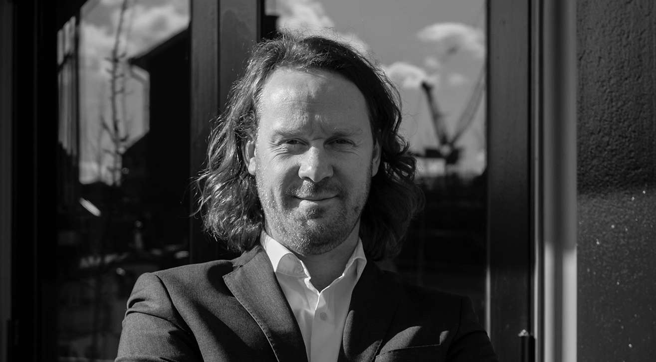 Fredrik Horn leaves the floor - Star Wine List